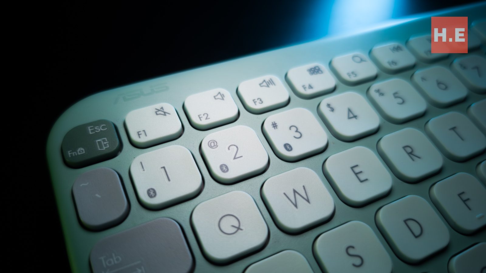 Asus Marshmallow Keyboard KW100 Review: Hidden KWM