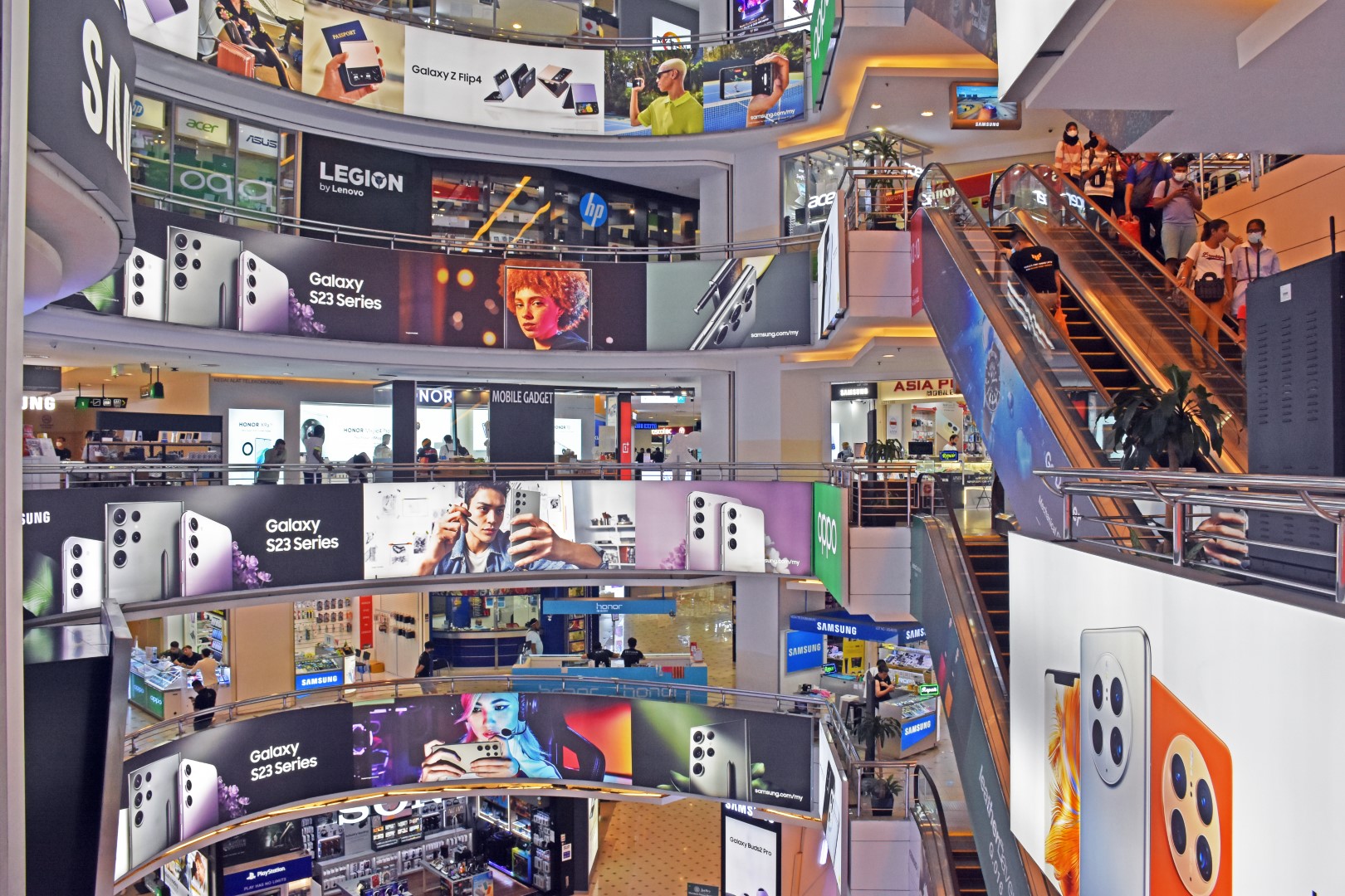 Plaza Low Yat Celebrates 25 Years as Malaysia's Tech Retail Epicenter ...